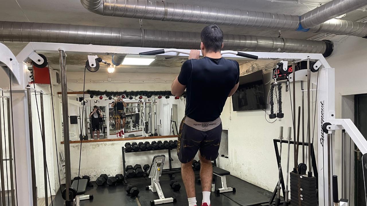 How to Do Hammer Pull Ups: Muscles Worked, Benefits, and Variations ...
