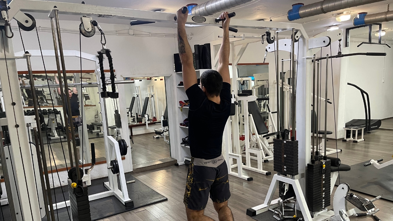 How to Do Hammer Pull Ups: Muscles Worked, Benefits, and Variations ...