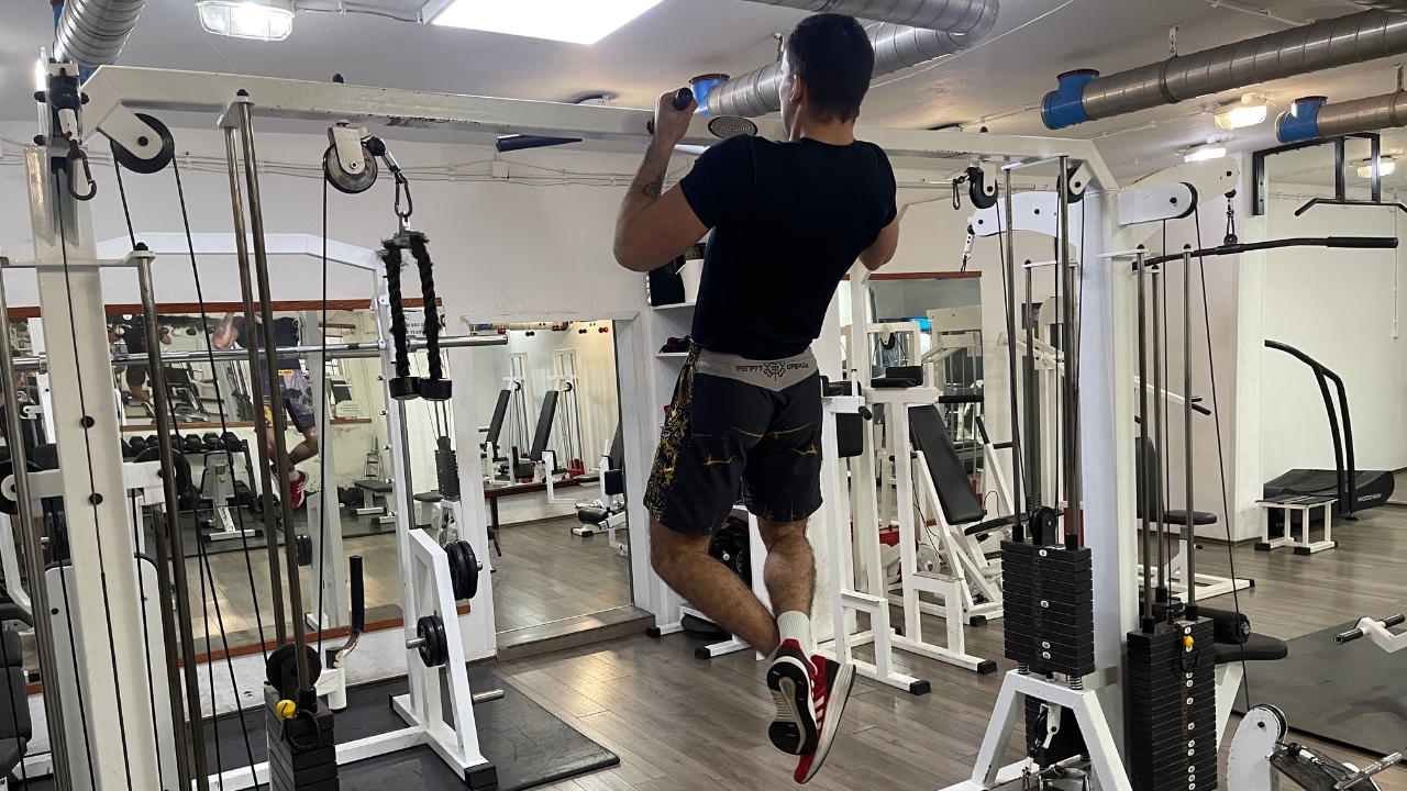 How to Do Hammer Pull Ups: Muscles Worked, Benefits, and Variations ...