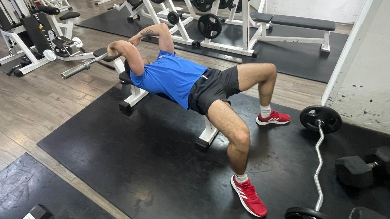 How to Do a Lying EZ Bar Tricep Extension (Skull Crusher) | Functional ...