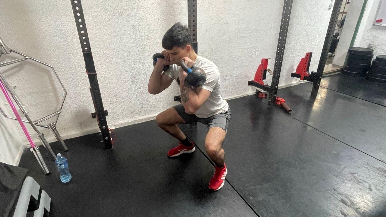 How to Do a Medicine Ball Clean: Muscles Worked, Benefits, and ...